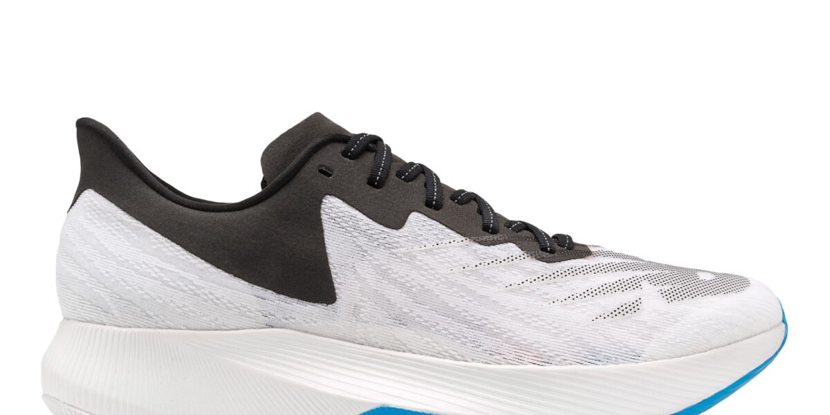 New Balance lança tênis com placa de carbono - Dani-se Vou Correr